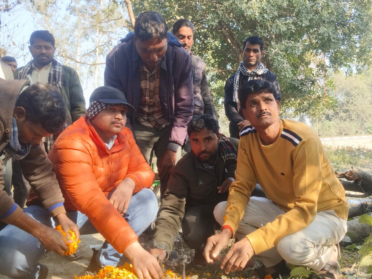 Sitapur Village Head Representative Cremates Monkey with Human Dignity