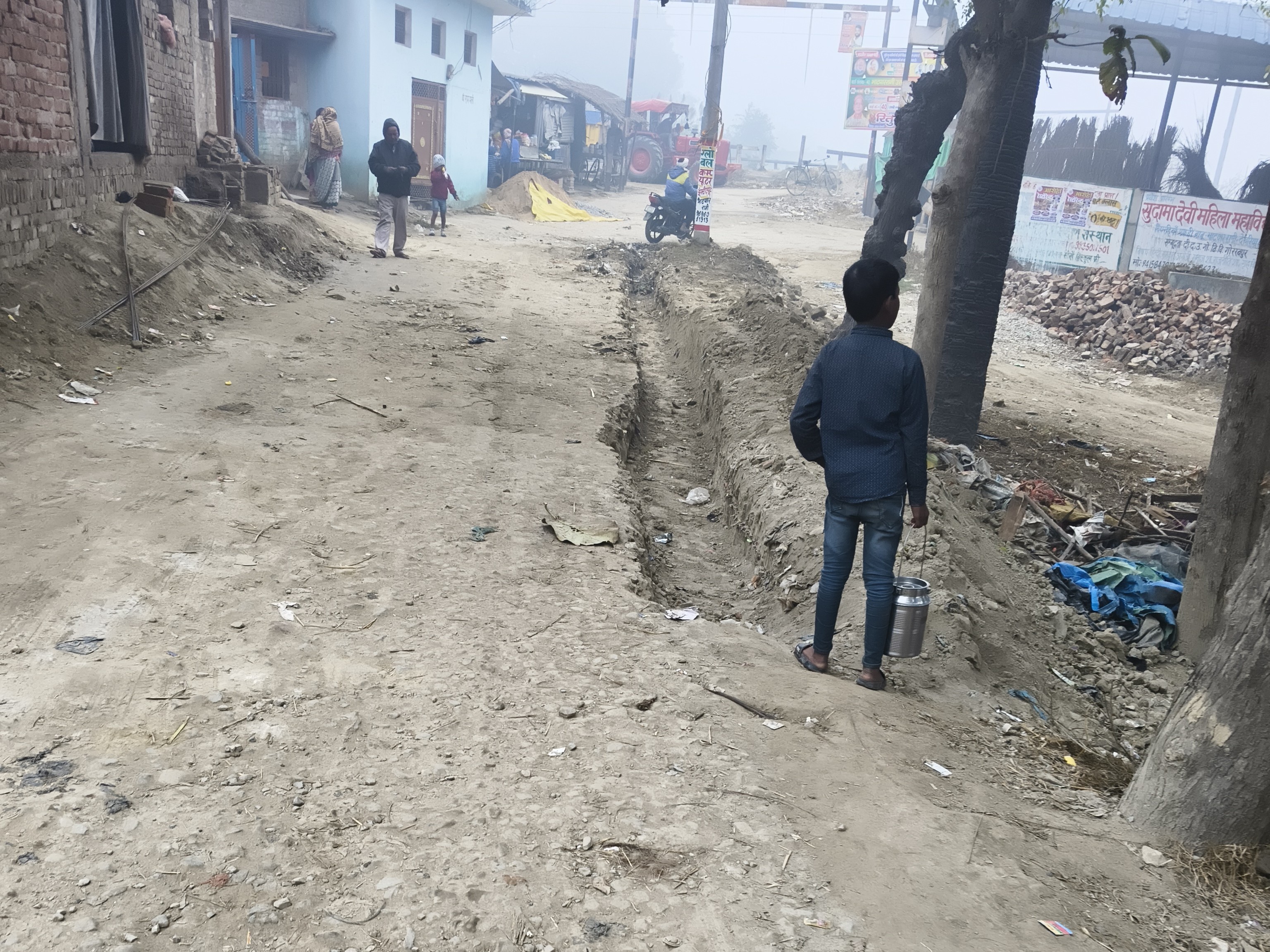 Badka Gaon Road Pothole Hinders Vehicle Movement | Accident Risk