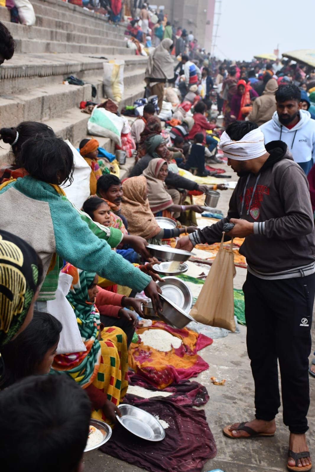 Kashi Makar Sankranti: Holy Dip, Khichdi Donation | Ganges Devotees ...