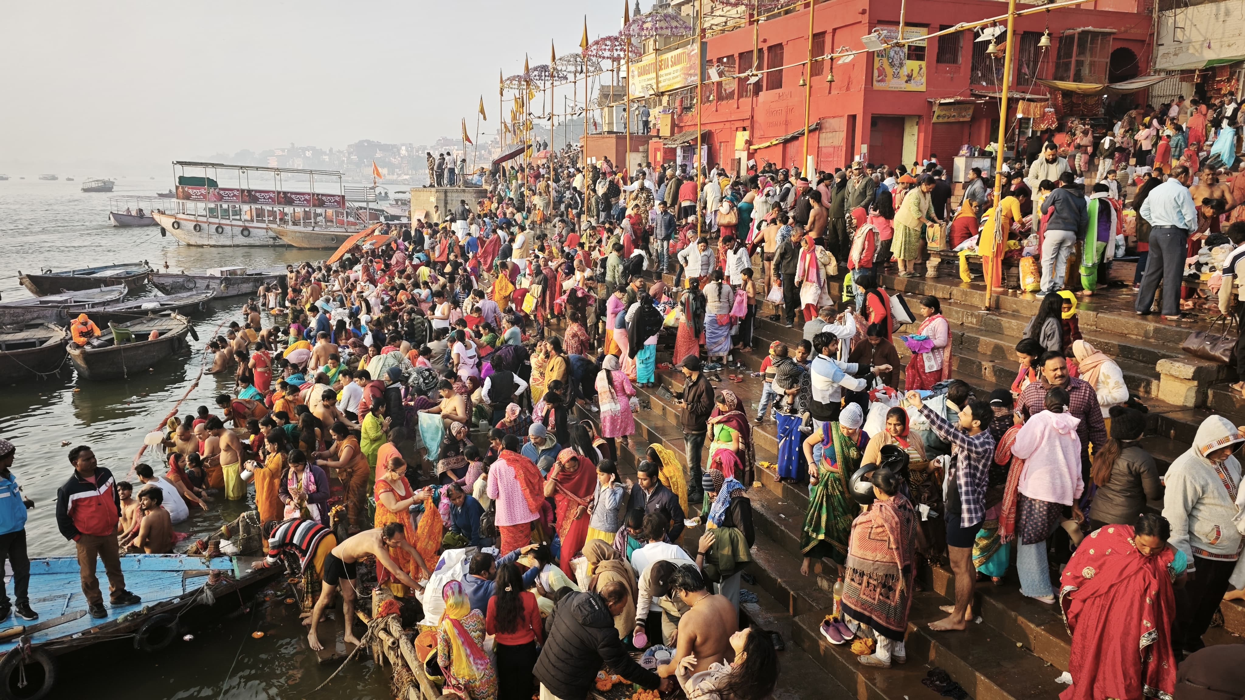 Kashi Makar Sankranti: Holy Dip, Khichdi Donation | Ganges Devotees ...