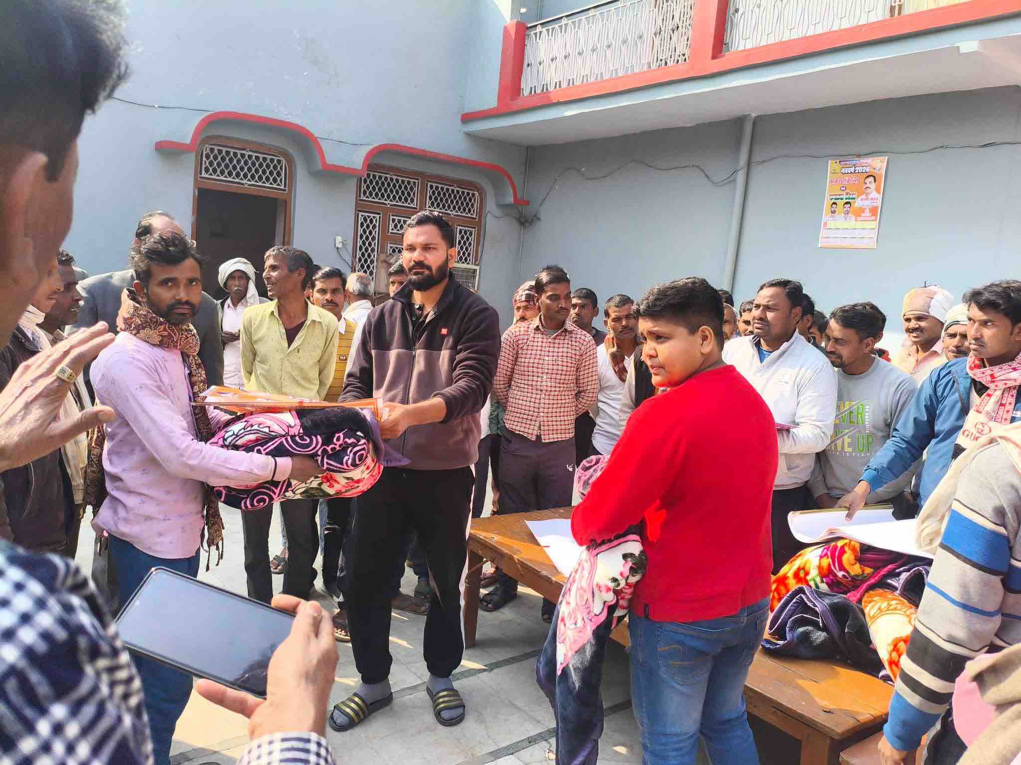 Sakeet: Former MLA Distributes Blankets to Poor Amidst Severe Winter