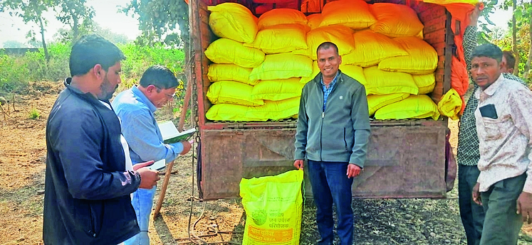 Urea black marketing: 140 bags and vehicles seized for illegal ...