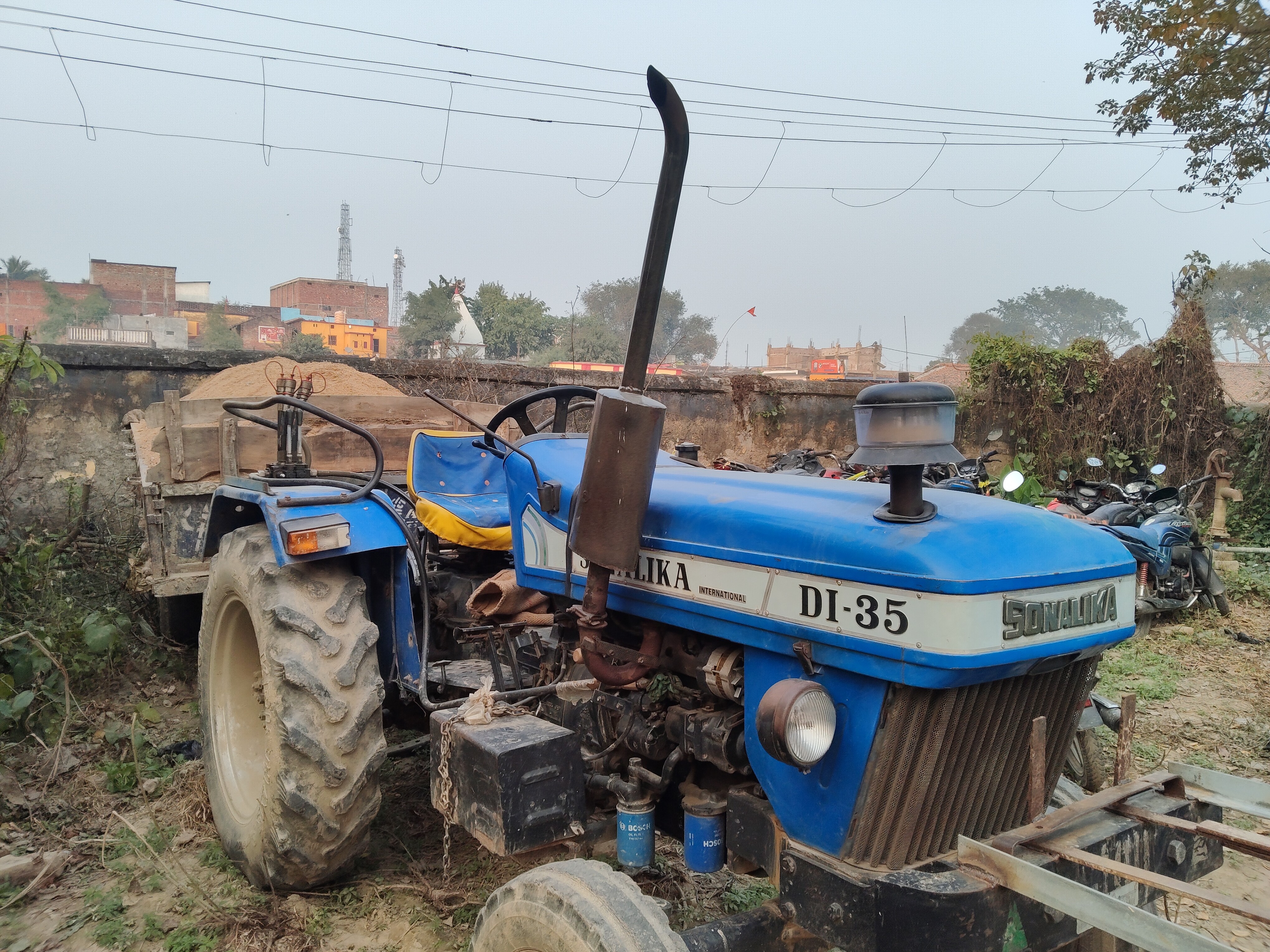 Khagaria: Illegal Sand Tractor Seized on NH-107