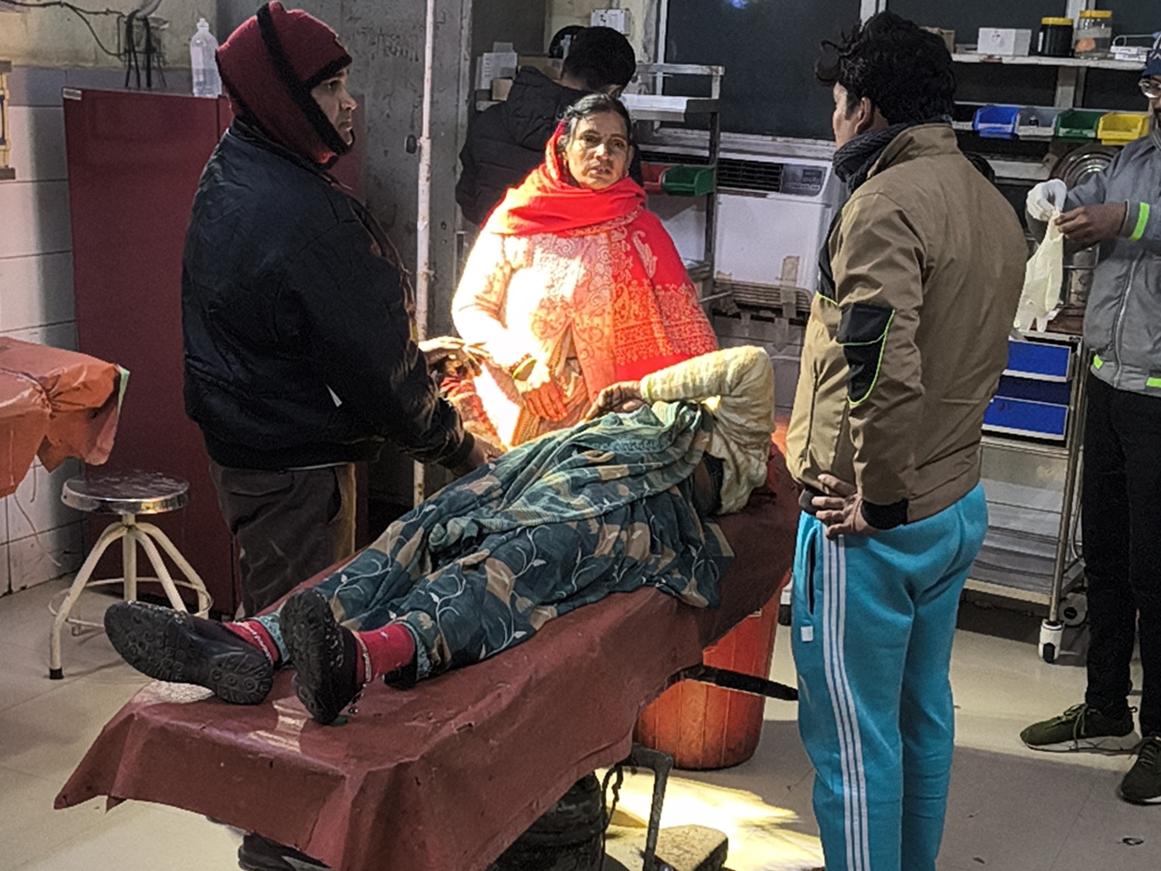 Eta Accident: E-rickshaw Overturns, Woman Critically Injured | Medical ...