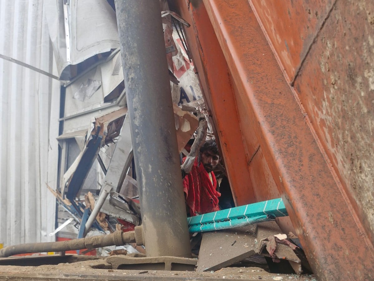 Hathras Bypass Accident | Dense Fog Causes Collision, Driver Flees