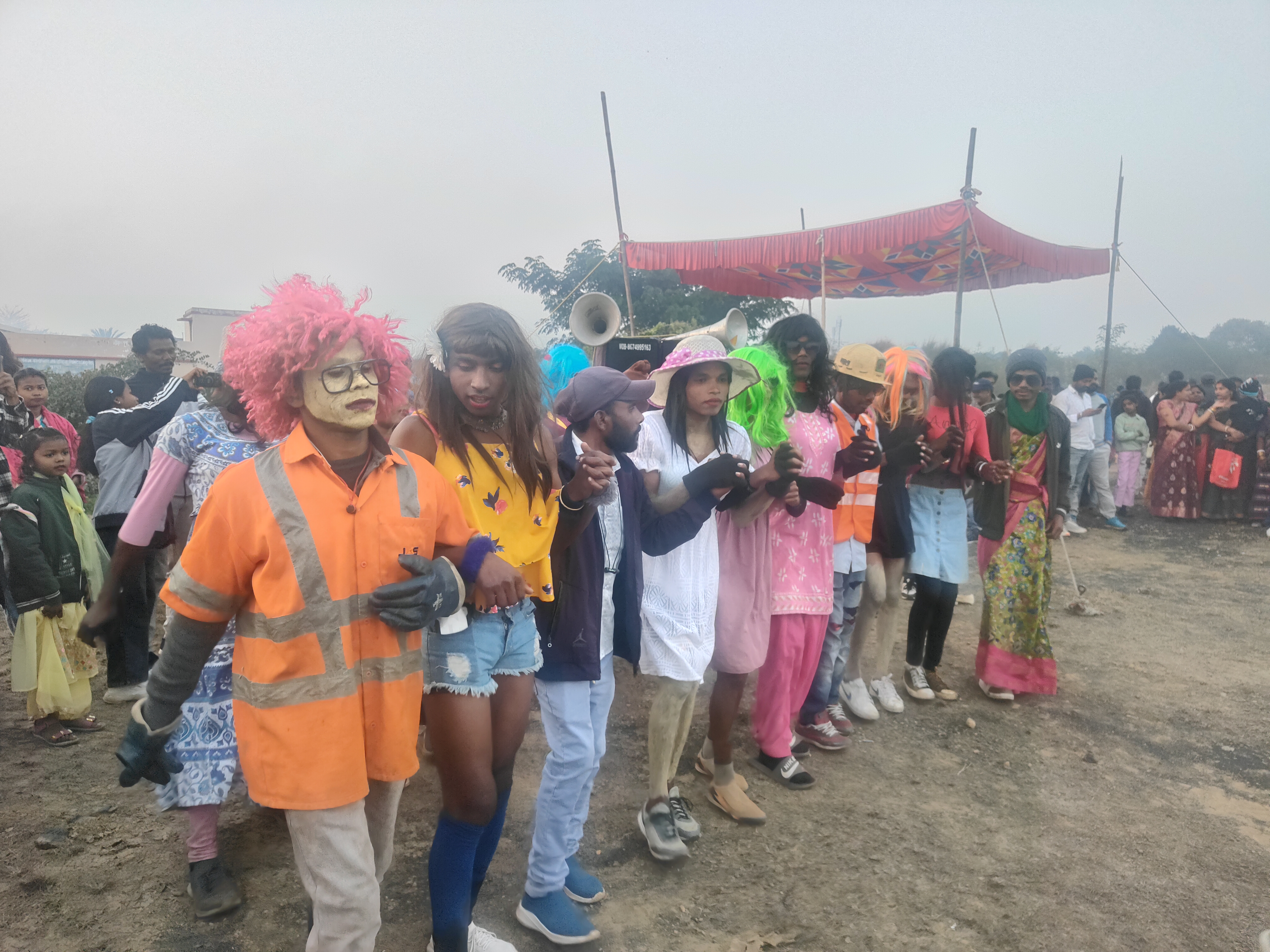 Young men and women danced to traditional Tusu songs at the fair.