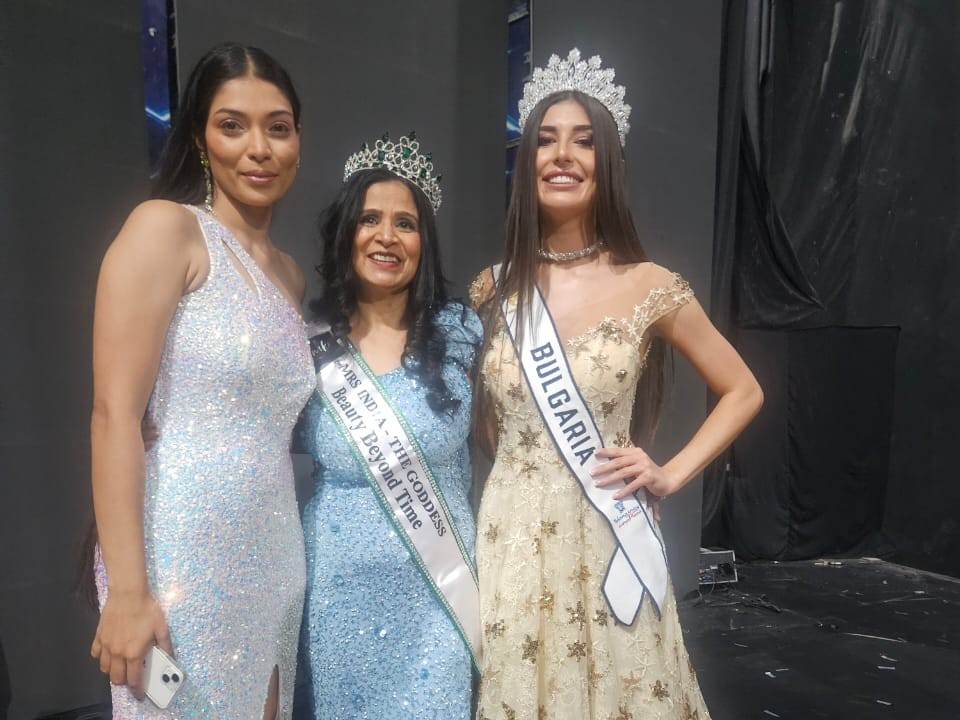 Mathura Woman Wins Mrs India Goddess Beauty Beyond Time Title