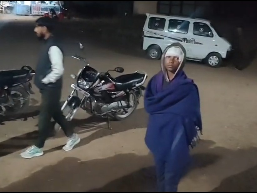 Dhamnod Magic-Bike Collision Injures Four | One Critical