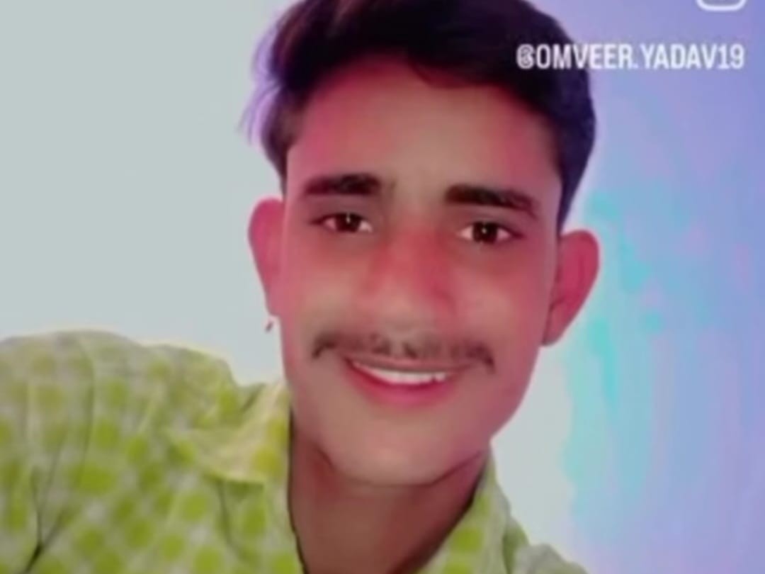 Sambhal Youth Dies After Neck Trapped in Tree During Accident