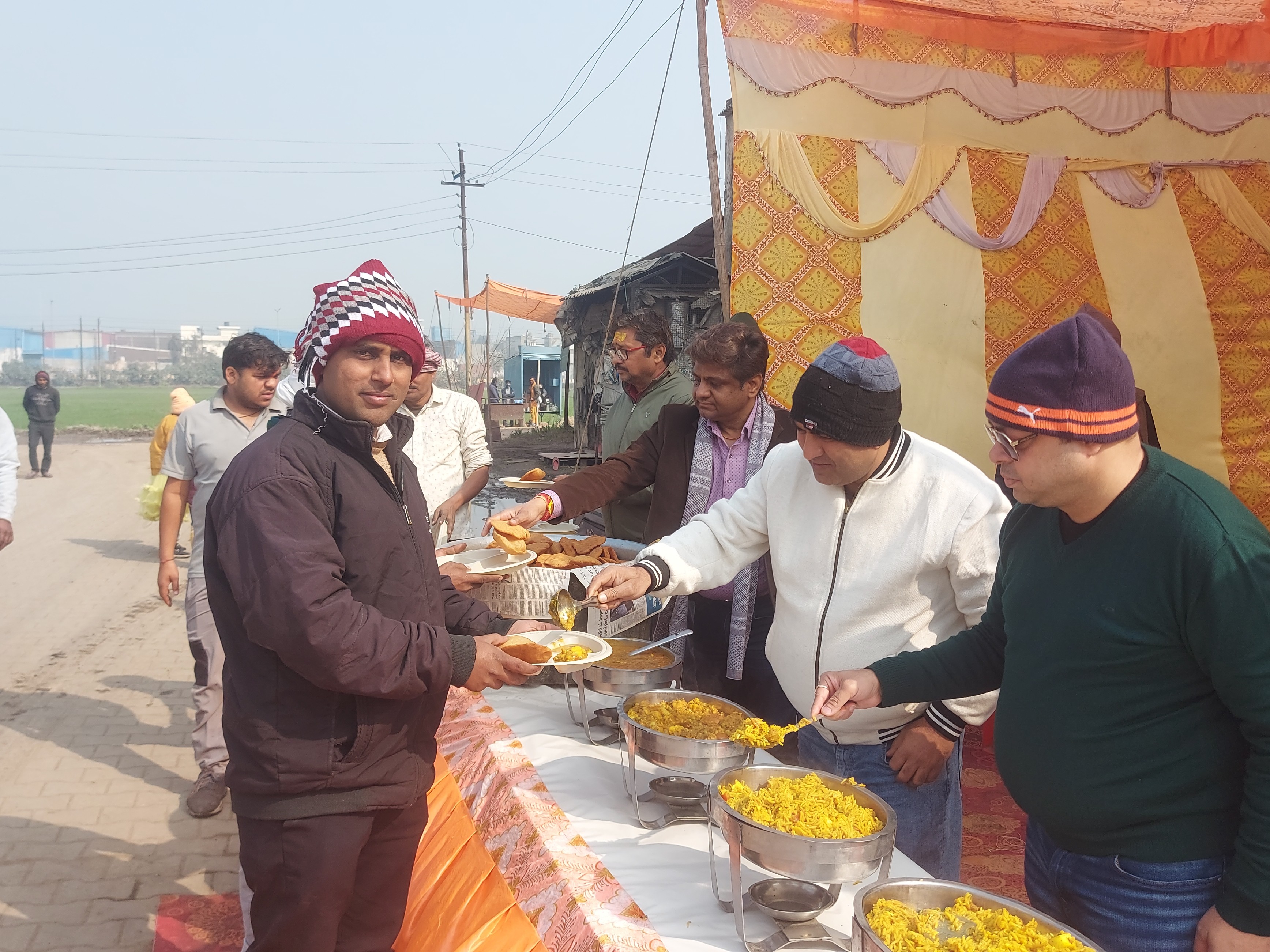 Dhaulana Hundreds Receive Prasad, Message of Social Harmony