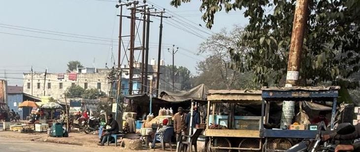 Kothi Chowk has been made an illegal bus stop and illegal collection ...