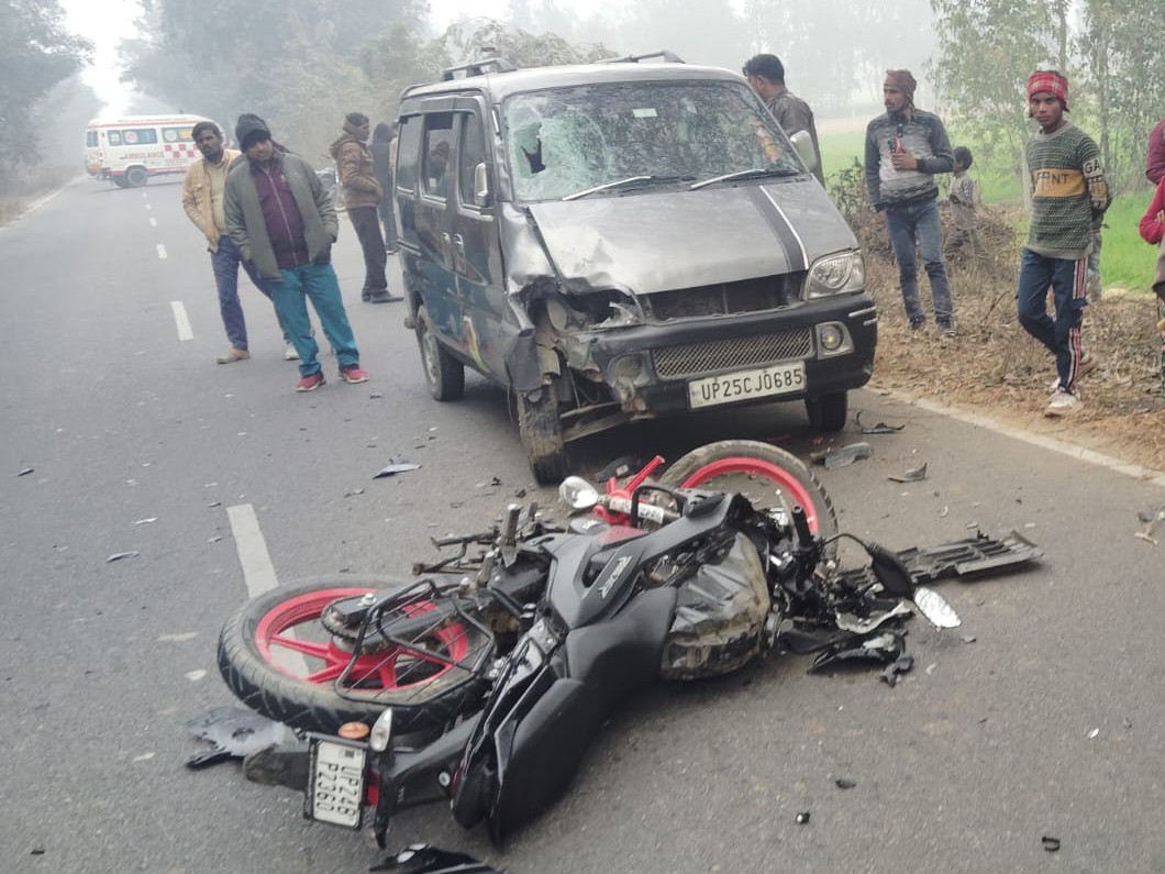 Sahswan Accident: Eco Car-Bike Collision Injures Two, Driver Flees