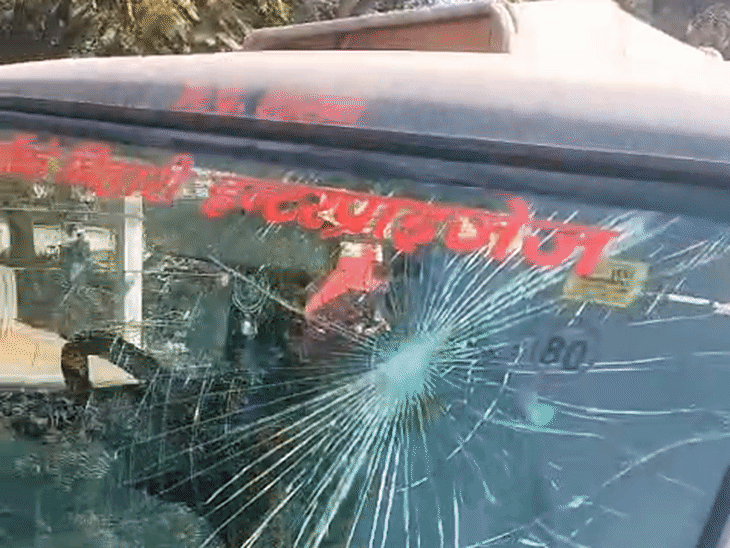 Bhind Woman Throws Stones at Govt Vehicle; Power Employees Attacked