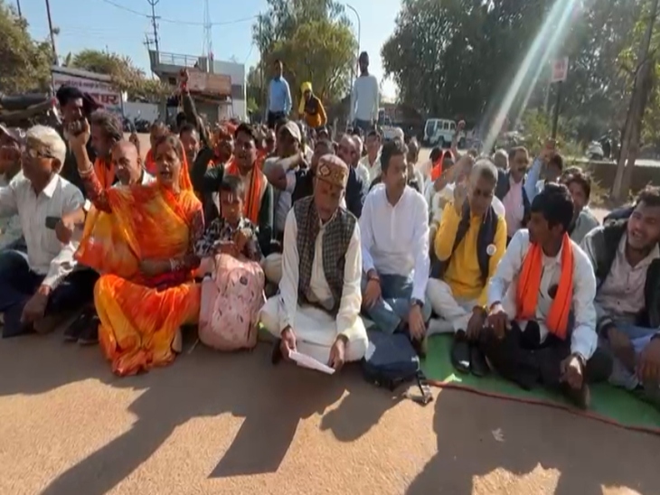 Kawardha NH-30 Jammed | Farmers Protest Over Paddy Sale Issues