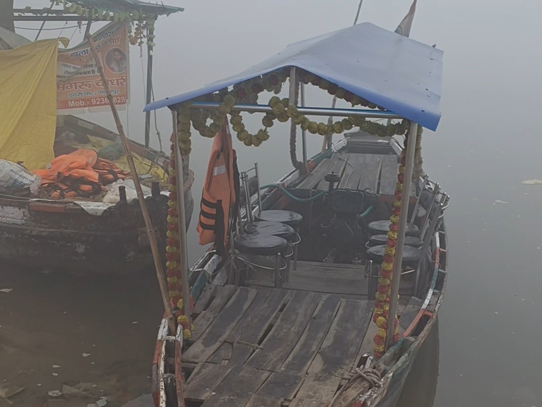 Ghazipur Ganga Ghats Silent Due to Cold & Fog | Pilgrims Absent