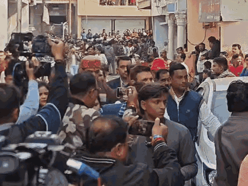 Rahul Gandhi Slams BJP, Visits Indore Families After Water ...