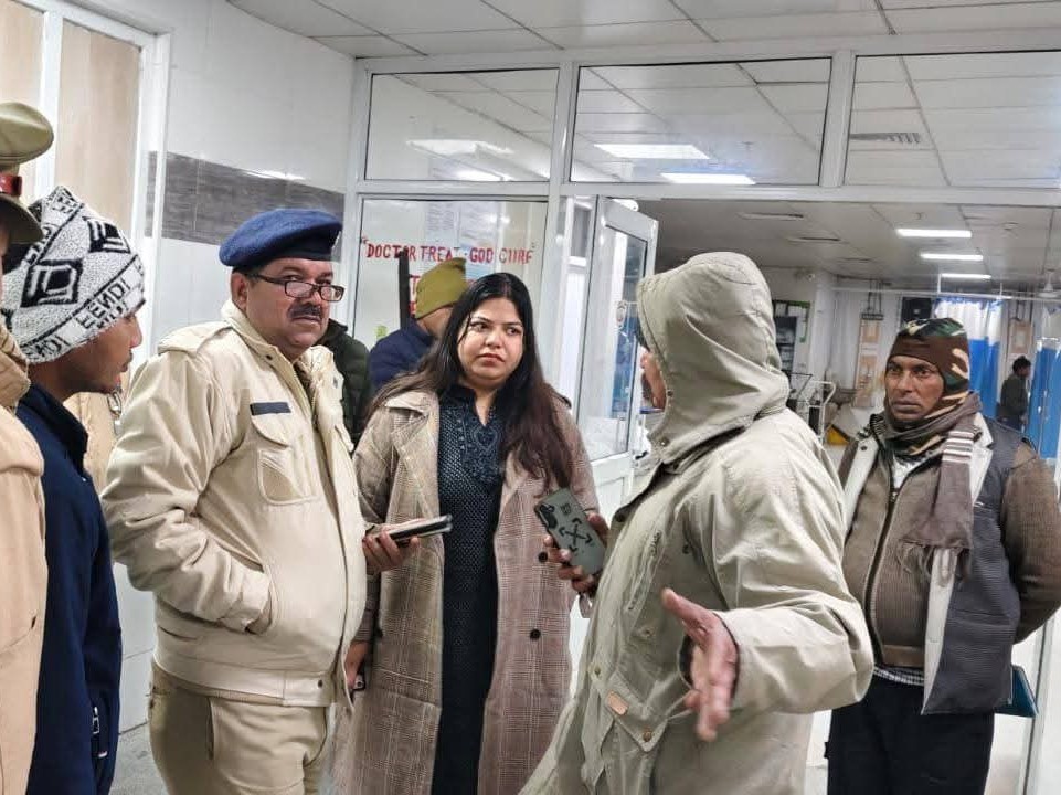 Agra-Lucknow Expressway Accident | Karehal Bus-Truck Collision