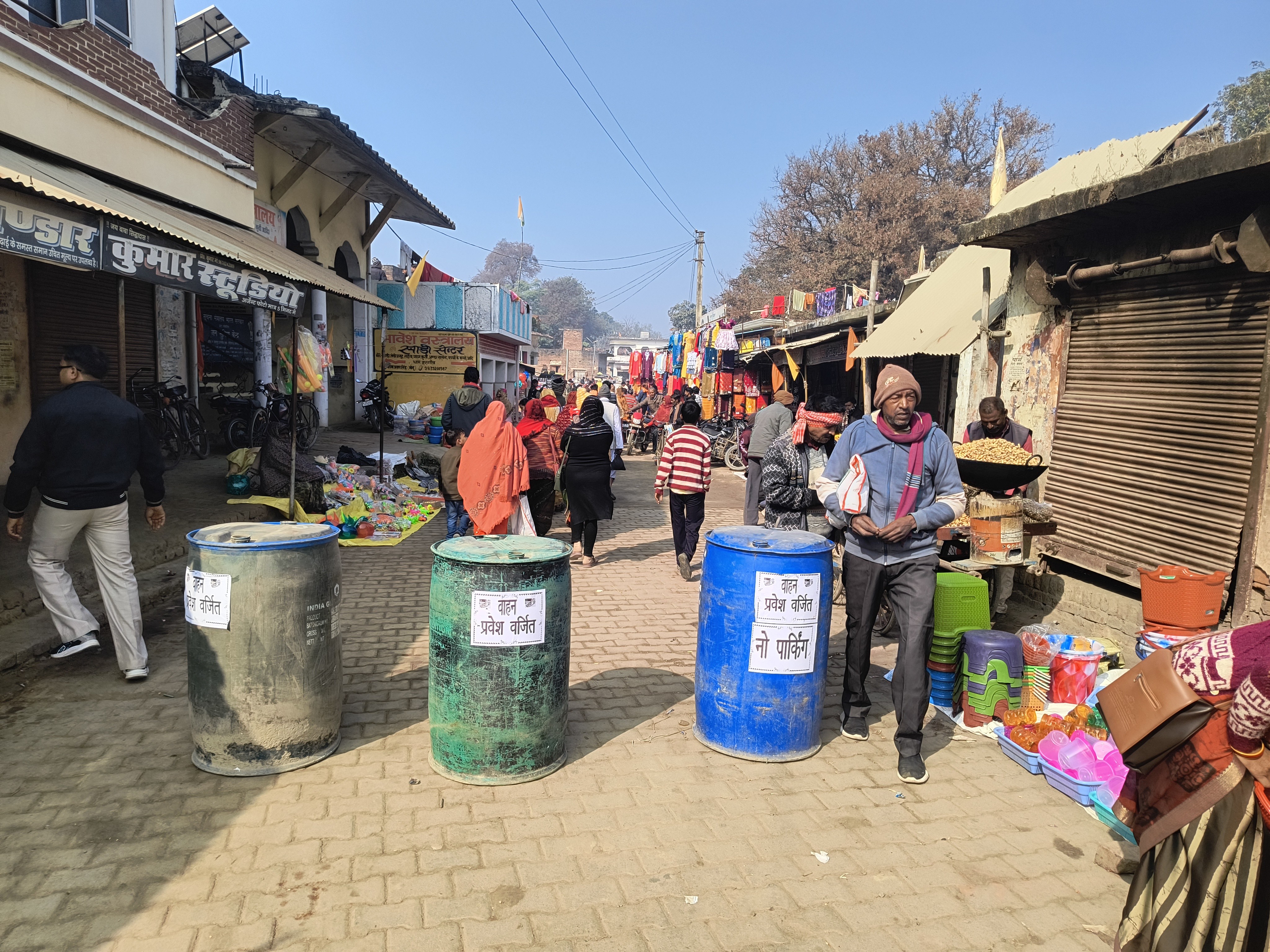 Mauni Amavasya Devotees Flock to Baba Siddha Das Dham Despite Cold, Fog