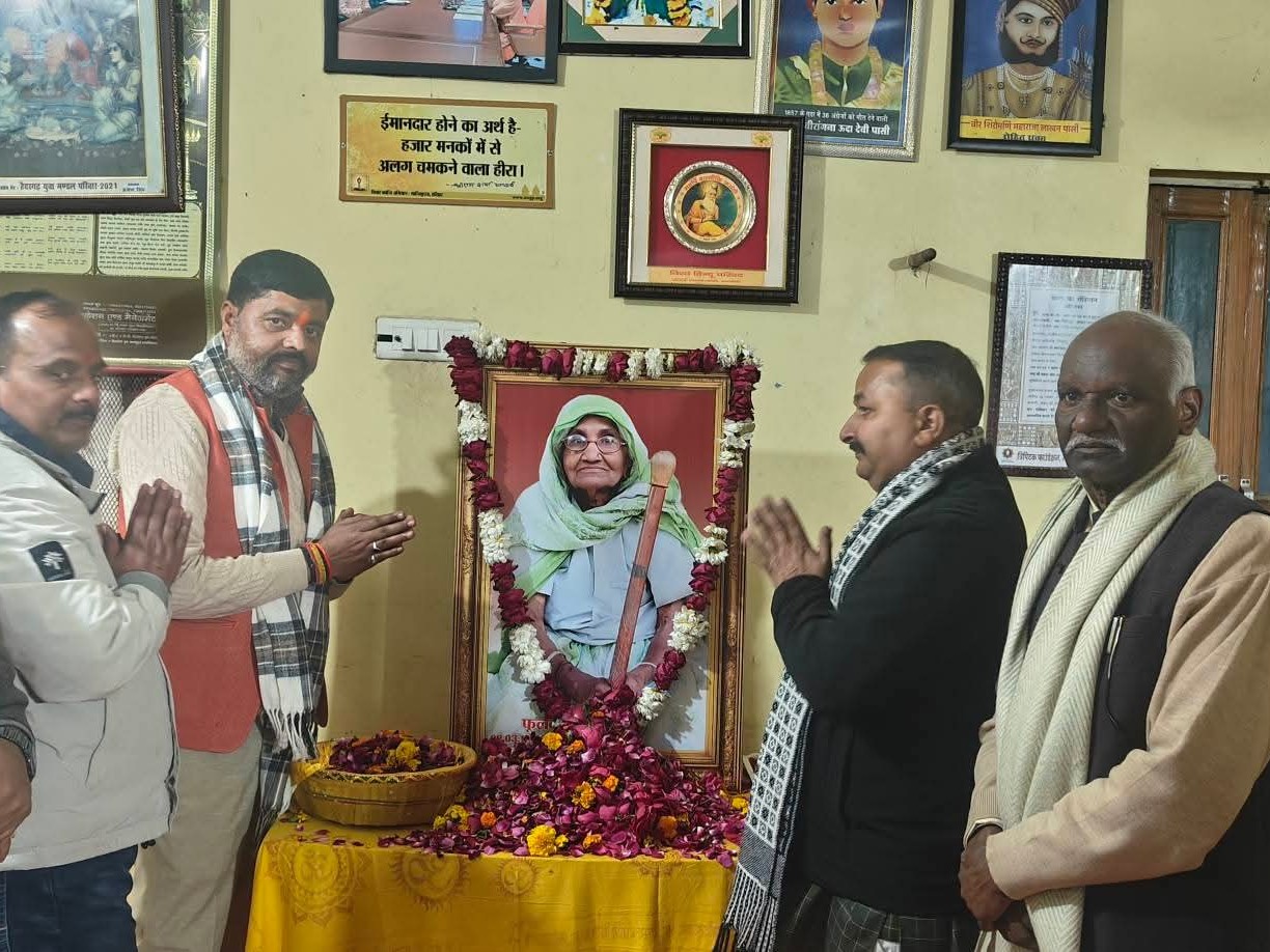 SC ST Commission Chairman Baijnath Rawats Mother Passes Away in Barabanki