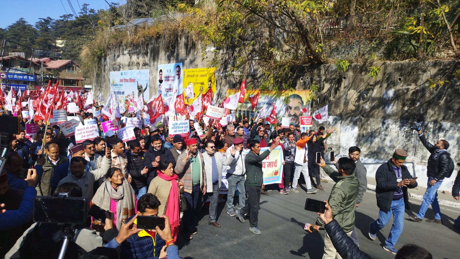 Himachal farmers protest | secretariat gherao | apple import duty ...