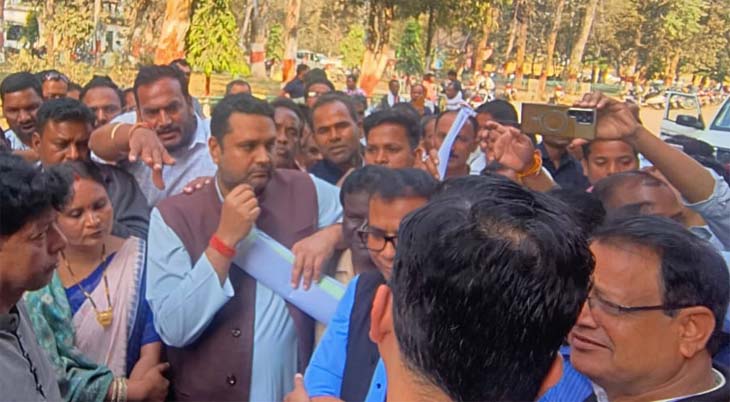 Raigarh Farmers Protest Token Issue | Congress Leaders Demand Collectorate