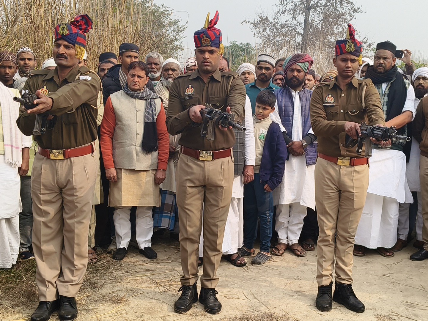 Police Salute Usiyagaon Final Farewell | Diladarnagar Sub-Inspector ...