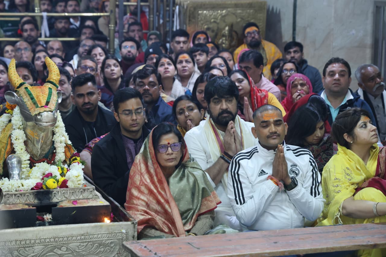 Telugu Actor Srikanth Visits Mahakal Temple Ujjain | Seeks Blessings