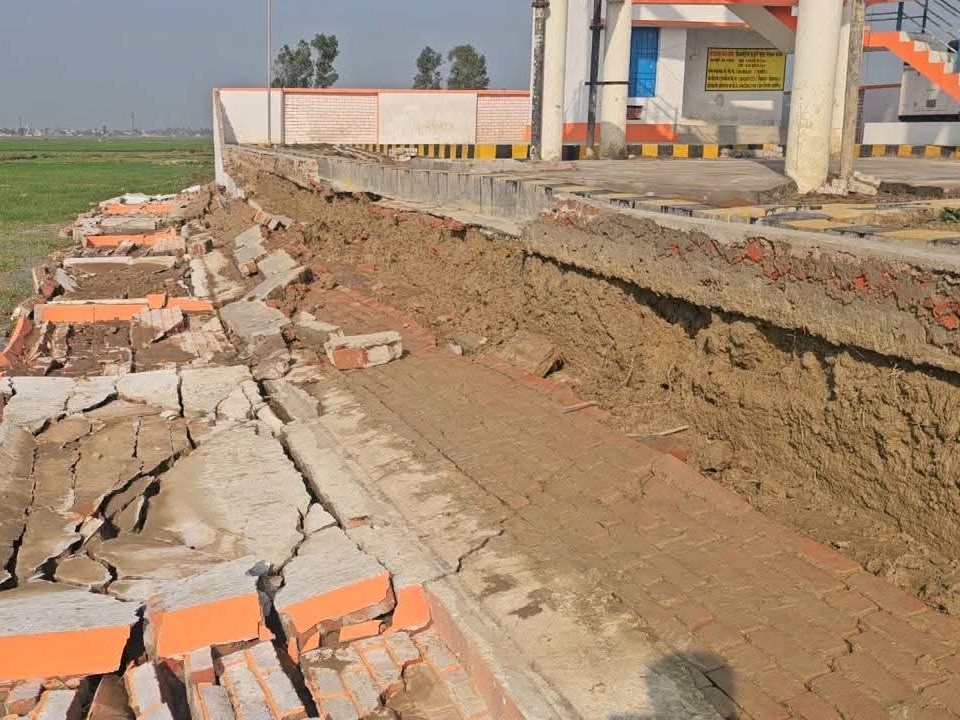 Dumariyaganj Water Tank Boundary Wall Collapses | Quality Questioned