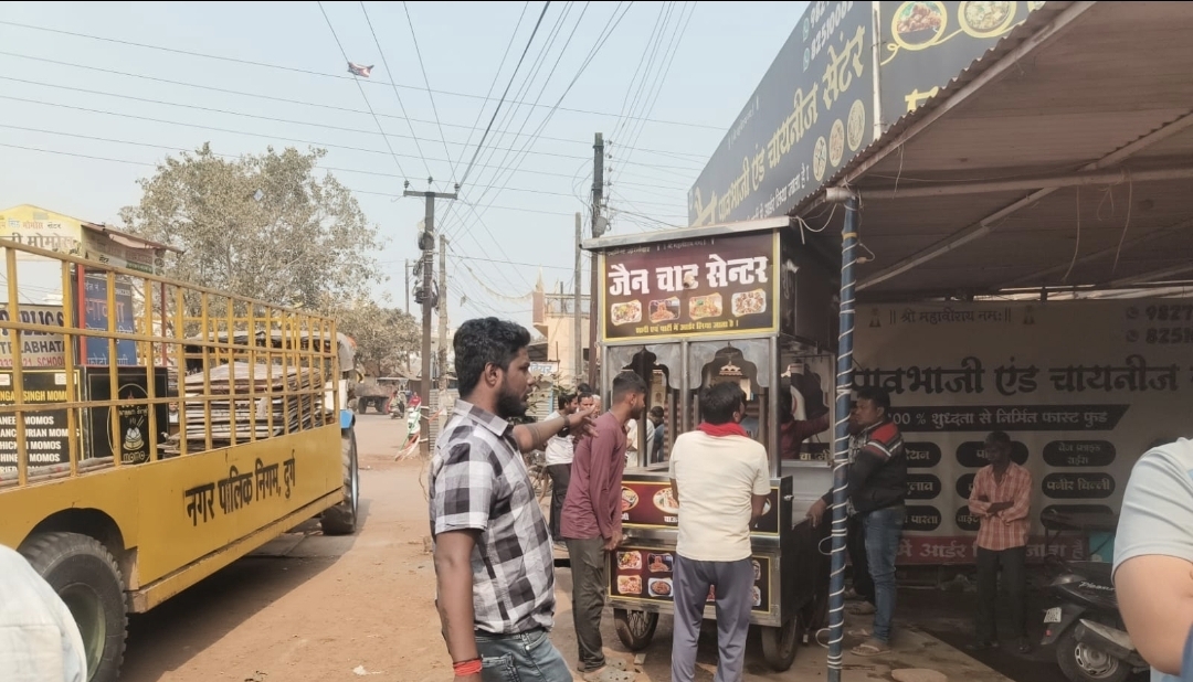 Illegal banners removed from Pushpak Nagar to Katul Board Chowk
