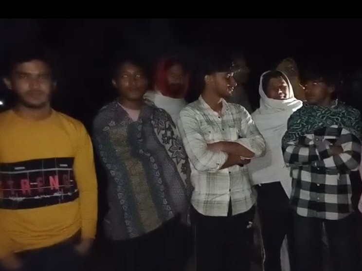 Baghpat Graveyard Bulldozer Protest | Kabristan Land Mafia Controversy