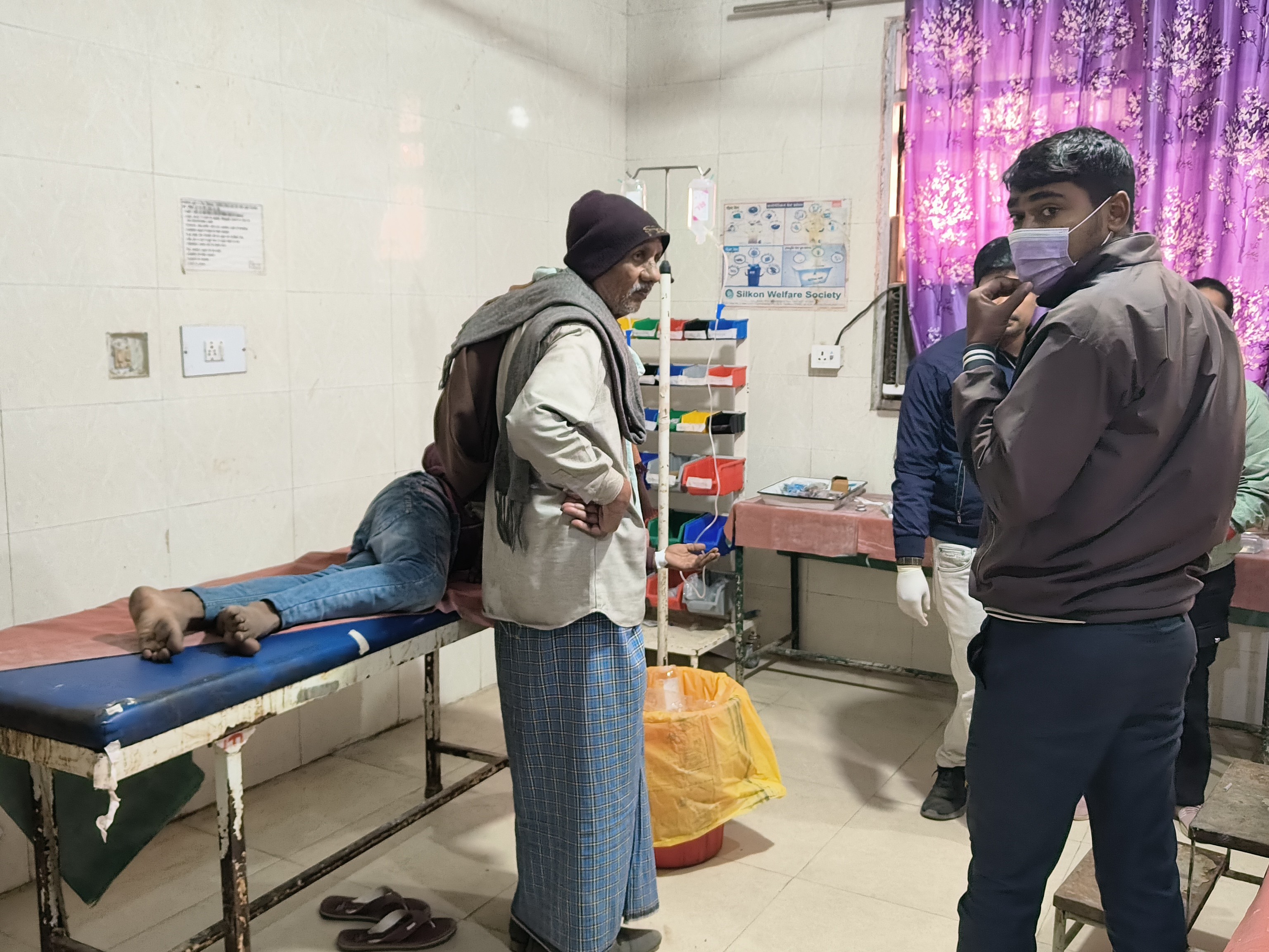 Mau Man Eats Poison, Admitted To District Hospital