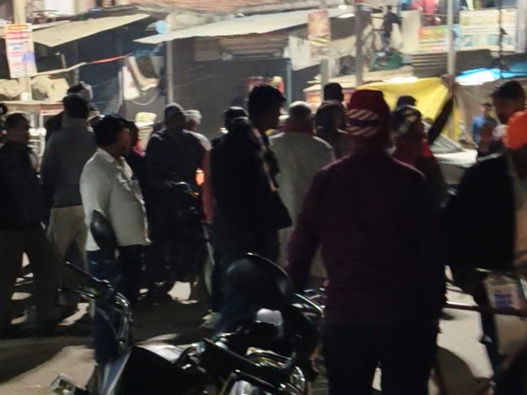 Gorakhpur Woman Molested, Husband Beaten | Police Patrol Demand