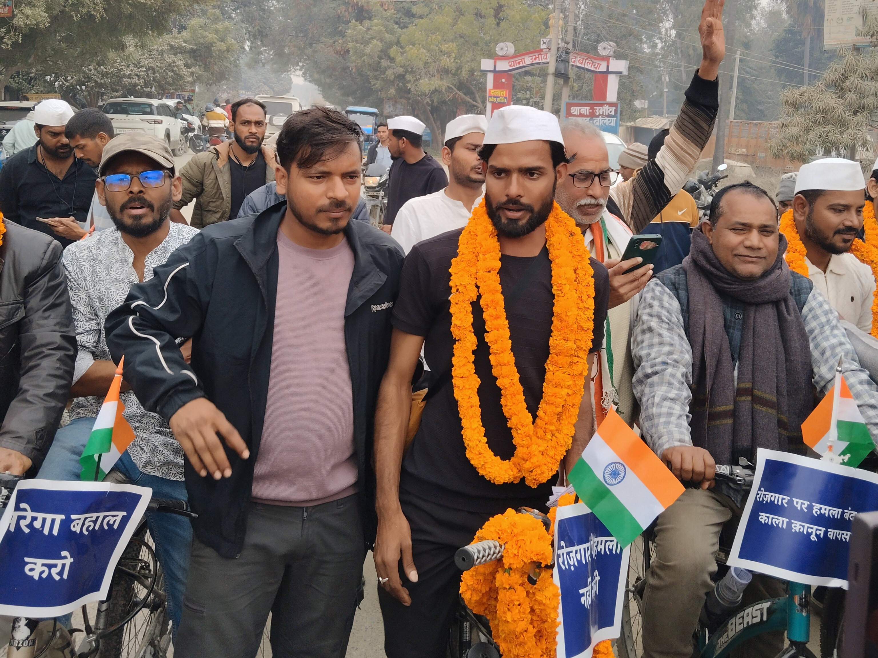 Manrega Bachao Yatra Reaches Belthara Road; Youth Demand Strengthen ...