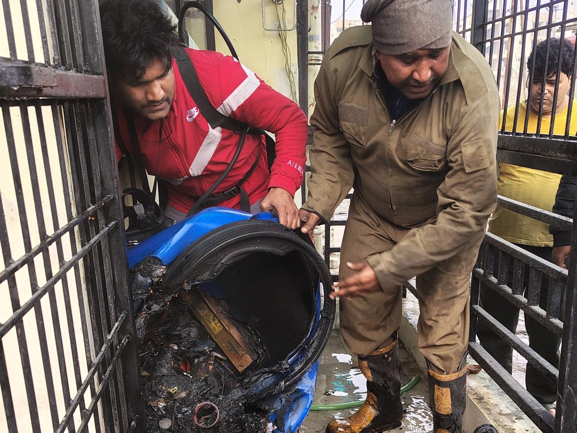 Panki Flat Fire | Short Circuit Blaze; Firefighters Break Window