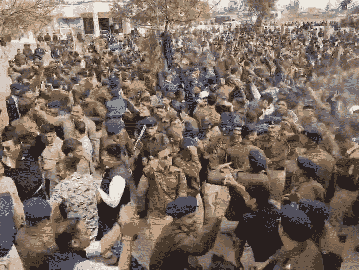 Dhar: Puja & Namaz Simultaneously; Police Celebrate Peaceful Basant ...