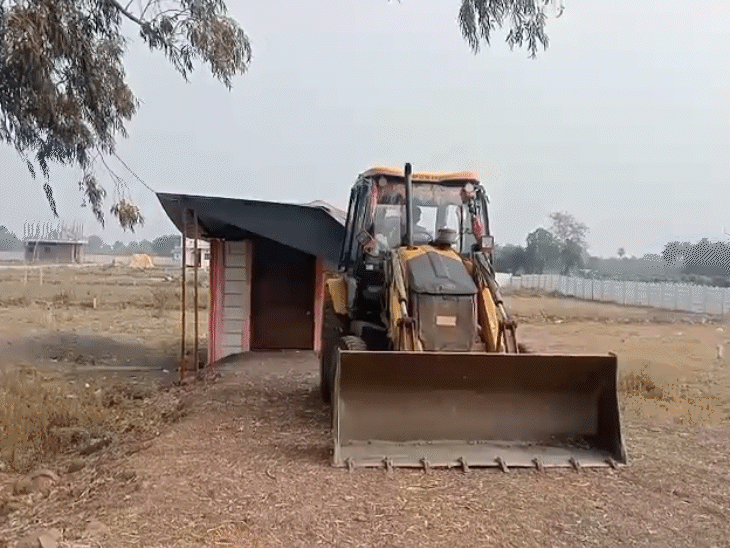 Bhopal Admin Demolishes Illegal Colonies | Land Worth ₹8 Crore Encroached