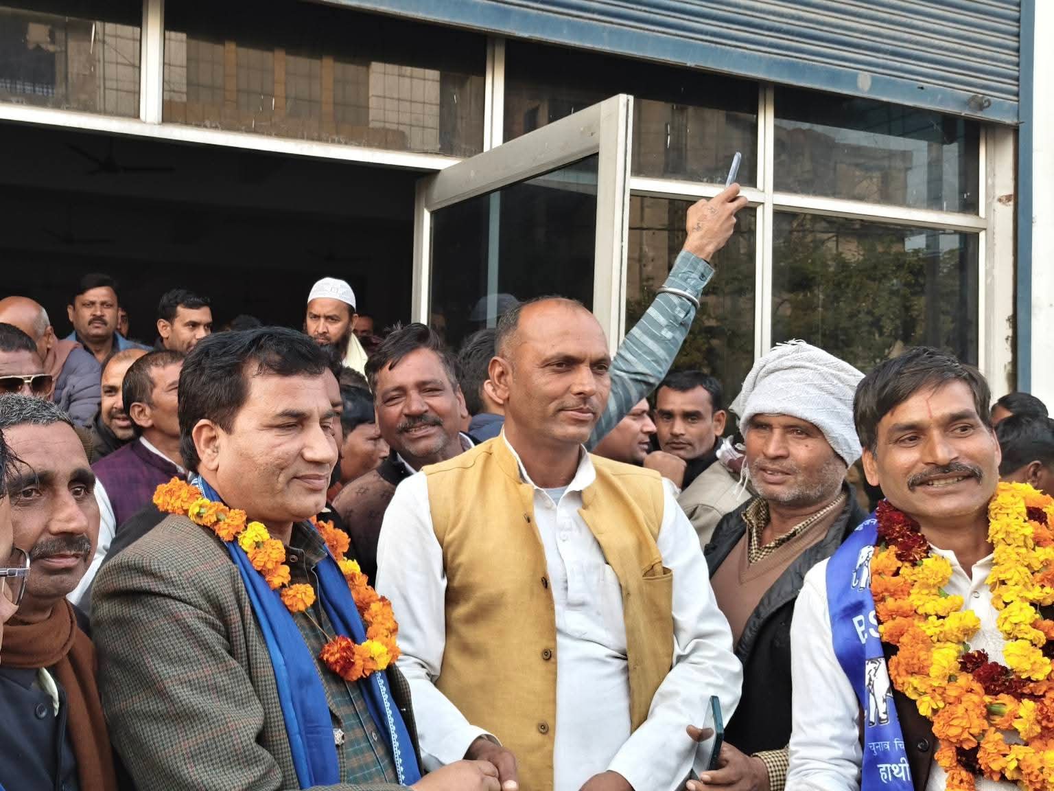 Sambhal: Hundreds of Yadav Community Members Join BSP | Political Shift