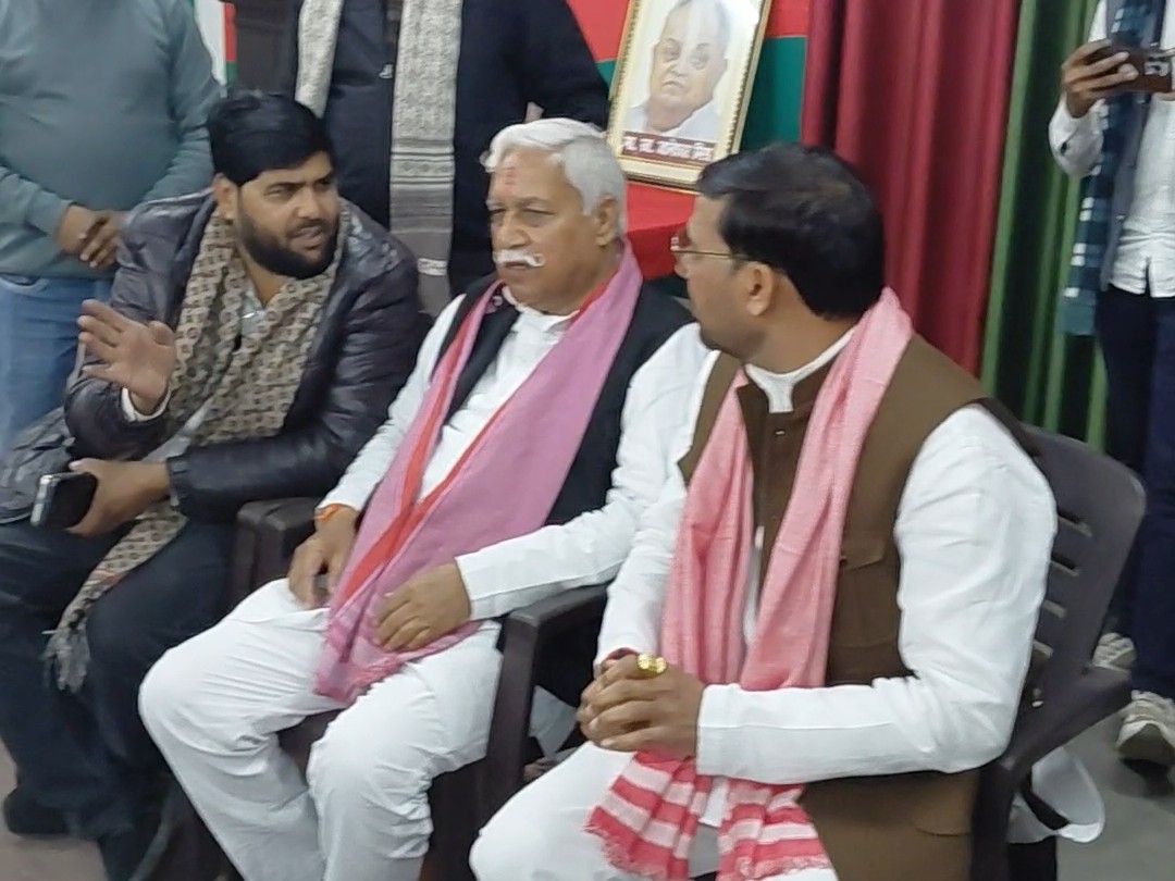 Brahman Community Joins SP | Claim: Party with Brahmans Wins Power
