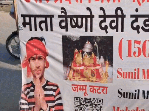 Mahoba Youth Sunil Undertakes 1500 KM Dandavat Pilgrimage Vaishno Devi