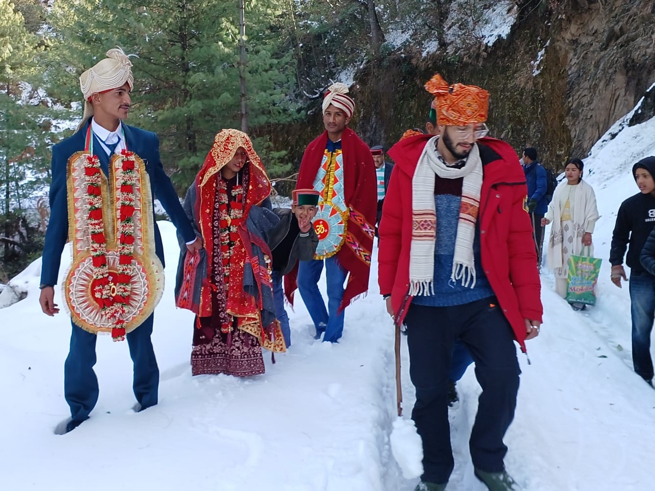 Mandi Snow Wedding: Bride Walks 4 Feet Ice, Groom Brings Her on Foot
