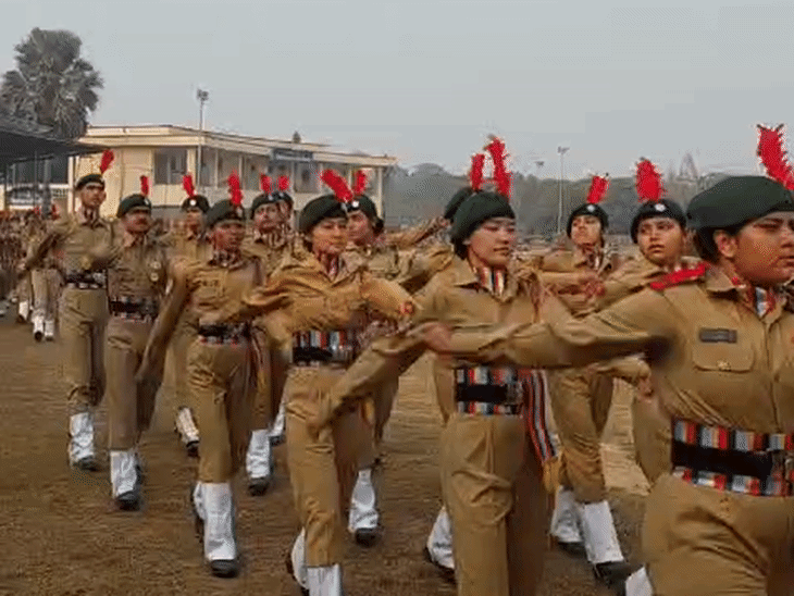 UP Governor Anandiben Patel Takes Parade Salute 7th Time | Lucknow ...