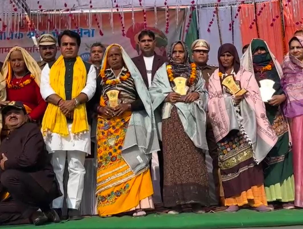 Mahuwa Republic Day: SDM Flag Hoisting, MLA राजेंद्र मीणा Salutes March ...