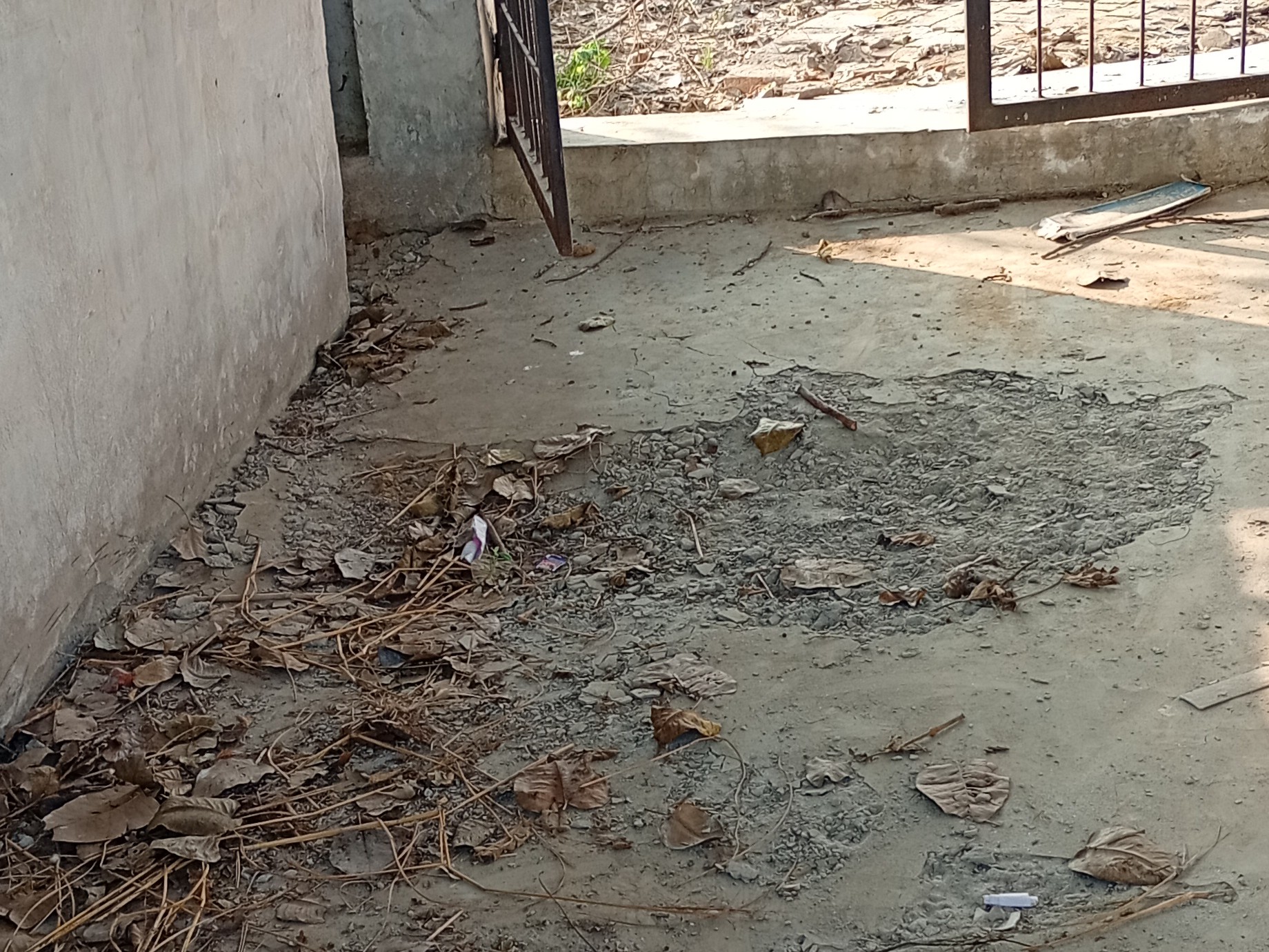 Deoria Solid Waste Center Unusable | Lakhs Spent on Amavan Facility