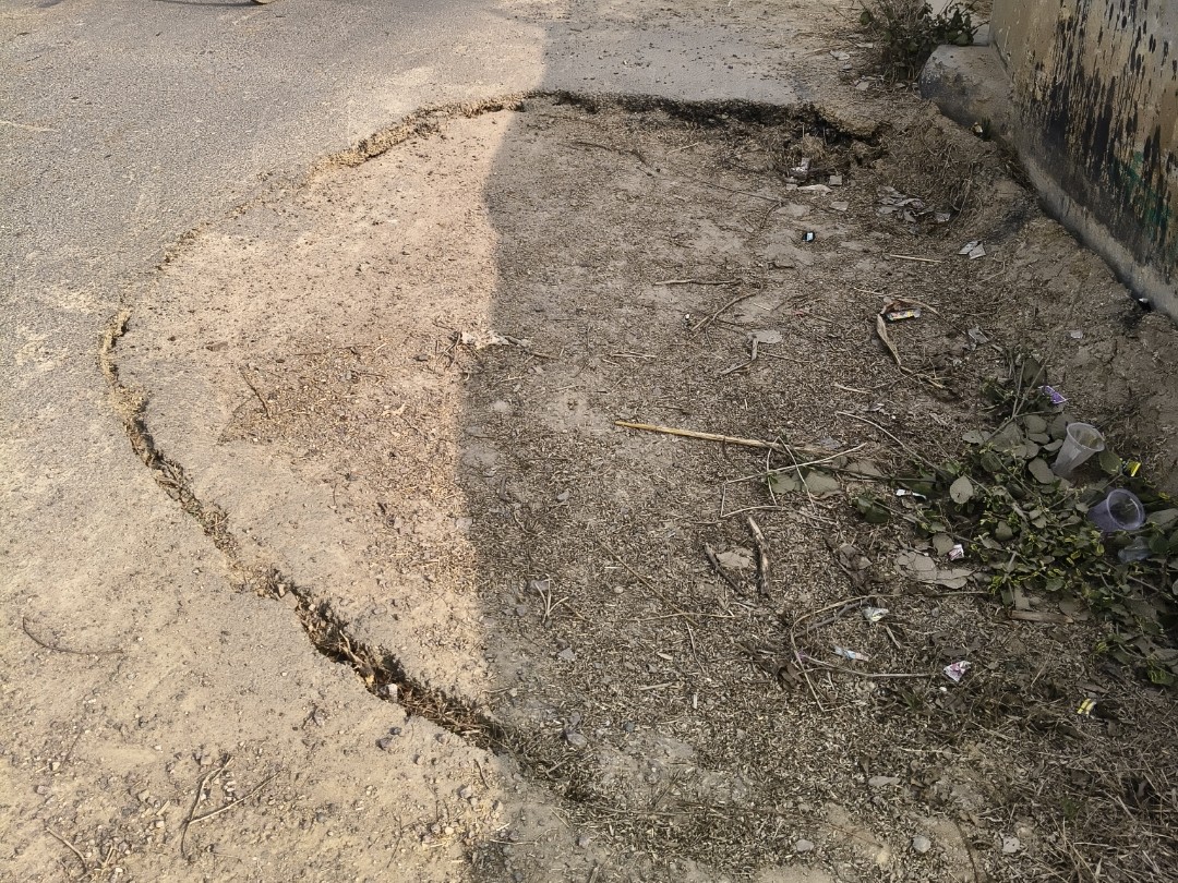 Kanpur Dehat Road Subsides Near Segur River; Heavy Vehicle Risk