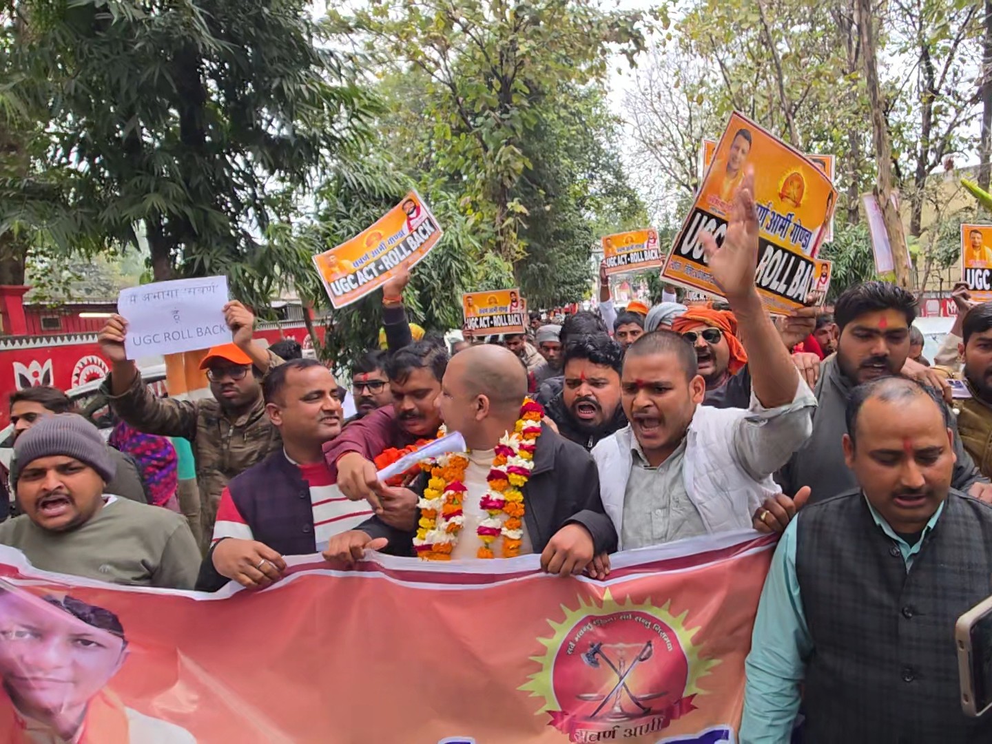 Gonda Savarna Army Protest UGC Bill | Hanuman Chalisa Recited, Anti ...