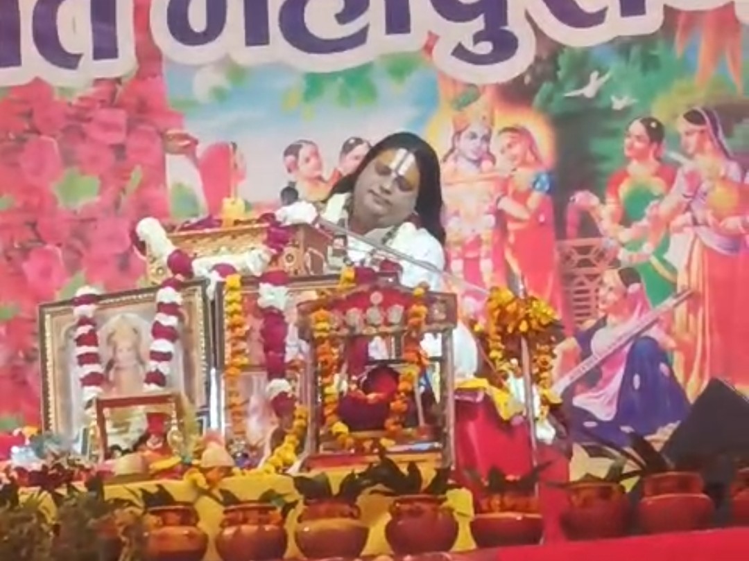 Ayodhya Dharmacharya Recites Lord Krishnas Childhood Leelas in Jarouli