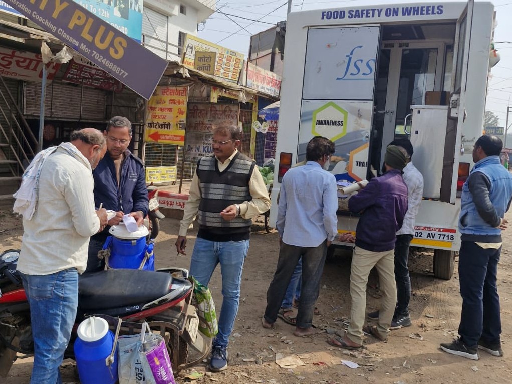Narmadapuram Milk Quality Check | Dairy Sellers Panic Amidst Raids