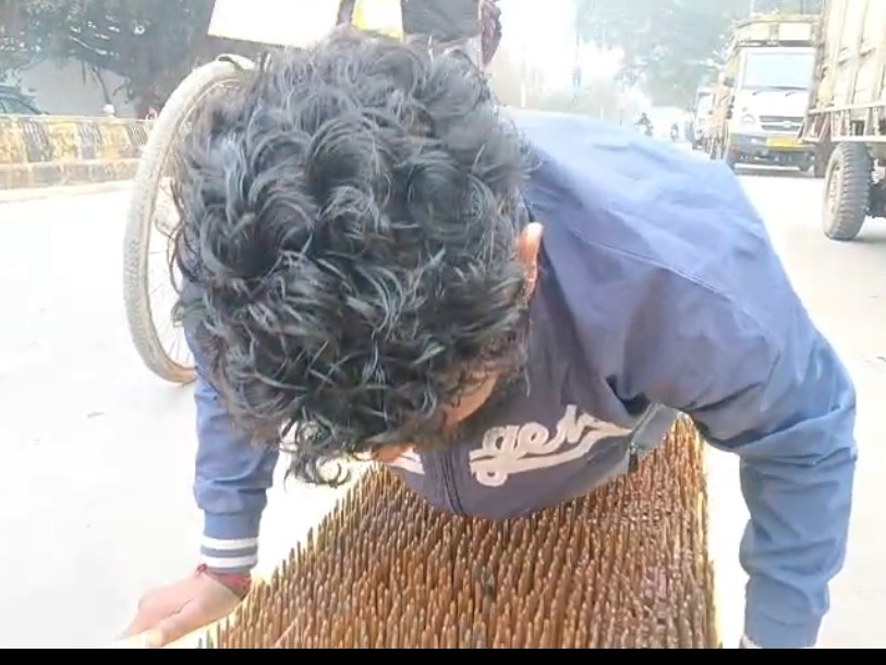 Auraiya Rasulabad Shivratri Jalabhishek: Mahendra Baba 3500 Spikes Bed ...