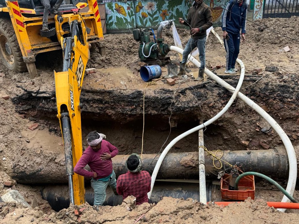 Agra Water Pipe Line Repair: Supply Expected Today | Old City Residents