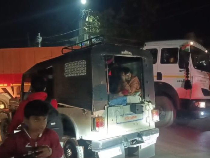 Ghazipur Truck Traffic Chaos | Bihar Bound Vehicles Cause Jams in Jangipur